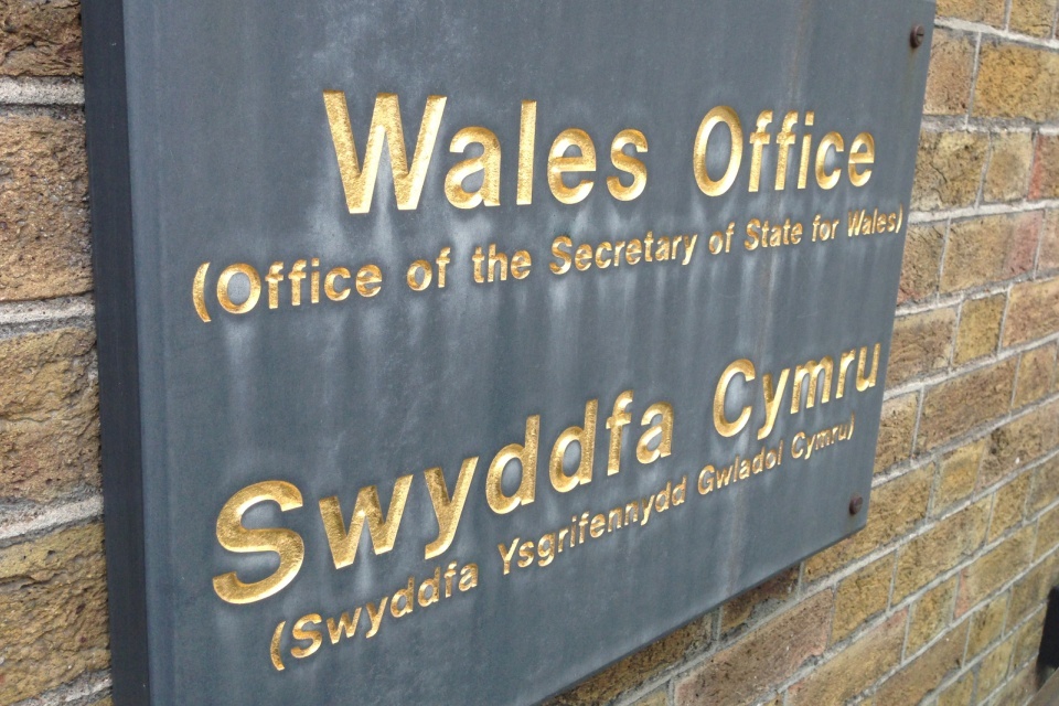 Y Llywodraeth i ymgynghori ar ddatganoli Treth Stamp ar Dir i Gynulliad ...