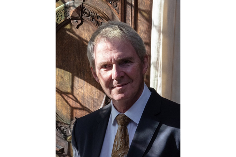 Biographies of the CMA's independent digital experts - GOV.UK