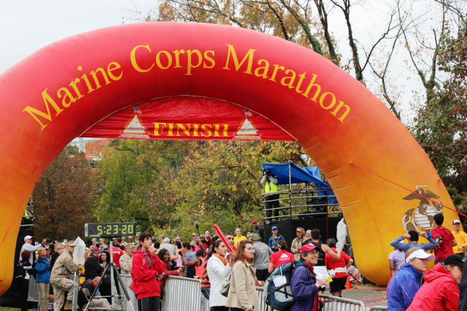 UK military personnel race towards victory at US Marine Corps Marathon ...
