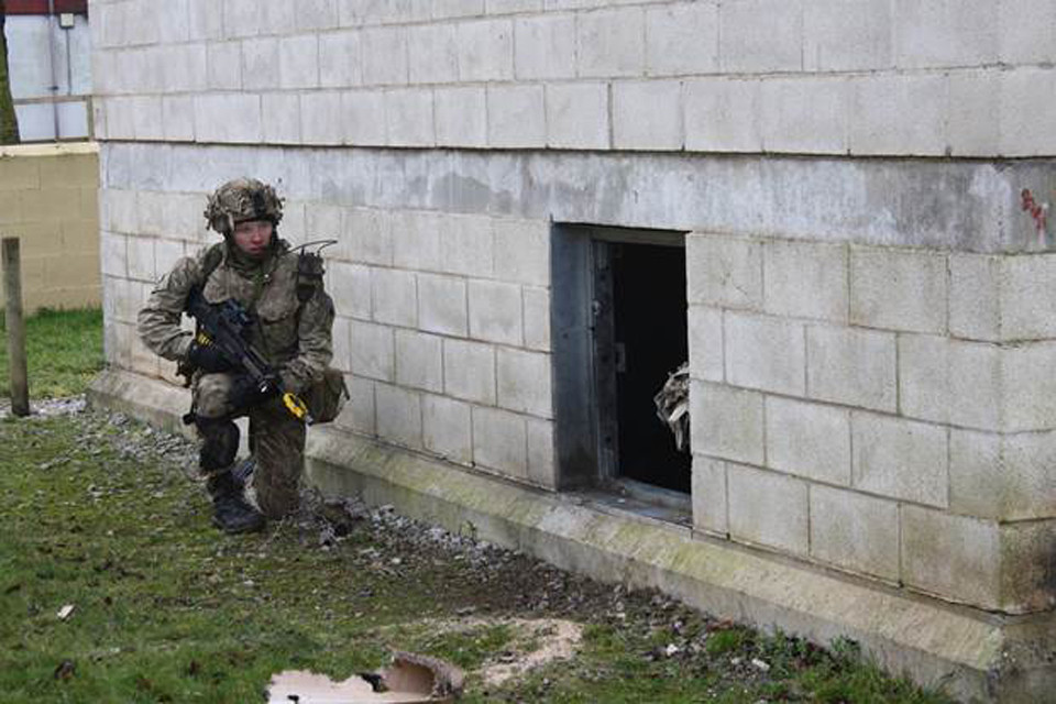 Troops dig deep on Salisbury Plain - GOV.UK