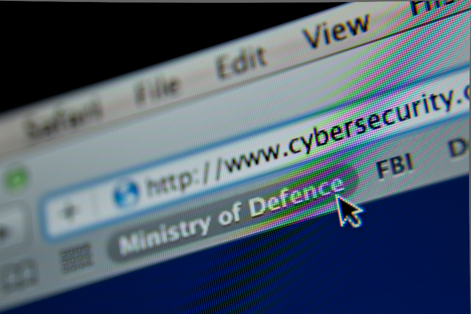 Identifying cyber insider threats in real time - GOV.UK