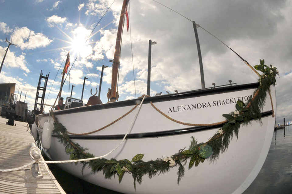 Navy duo to retrace Shackleton's epic journey - GOV.UK
