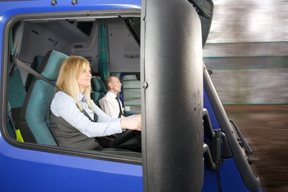 DVSA supports new LGV industry driving instructor scheme - GOV.UK