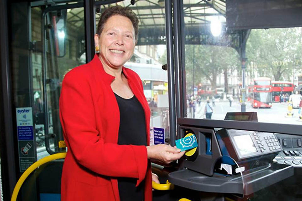 Smartcard milestone for London rail commuters - GOV.UK