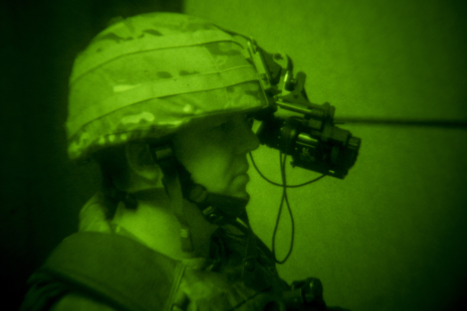 New Army kit helps soldiers see more clearly - GOV.UK