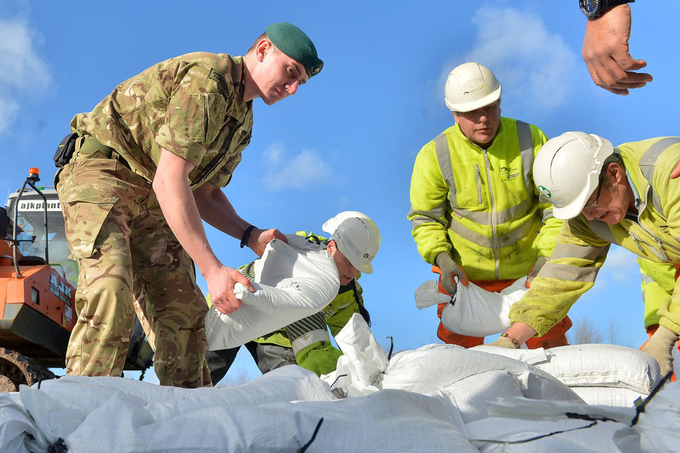 Military support flood relief operation in Somerset - GOV.UK