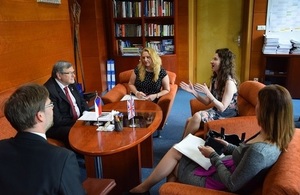 Britská velvyslankyně v „ježčím městě“ - GOV.UK