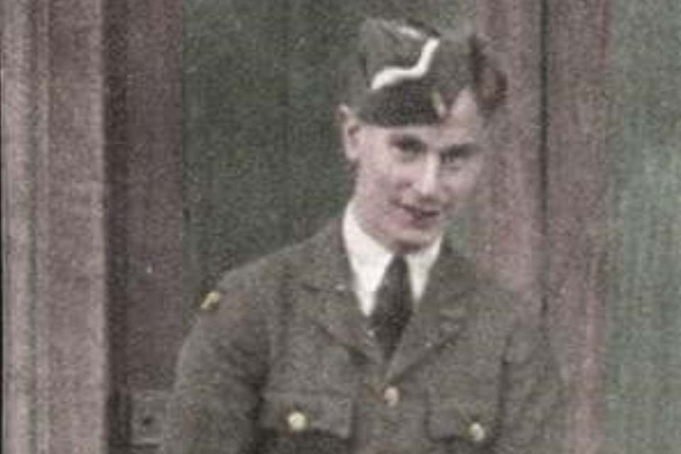 Grave of brave Nottingham born WW2 airman finally rededicated - GOV.UK