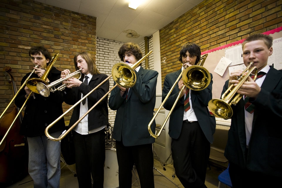 Truss visits Royal Ballet School - GOV.UK