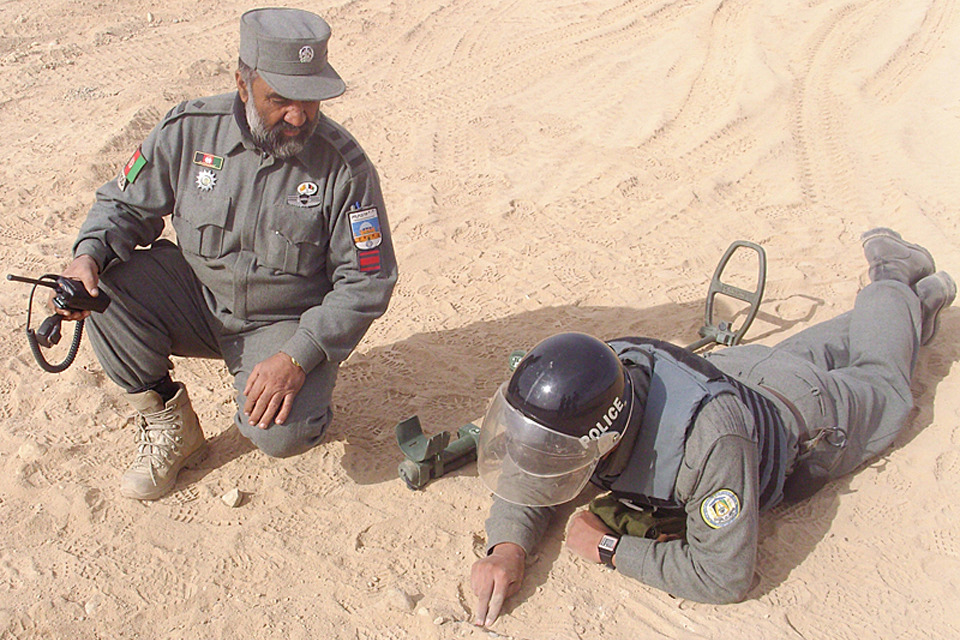 British Counter-IED experts train Afghan teams in bomb disposal - GOV.UK