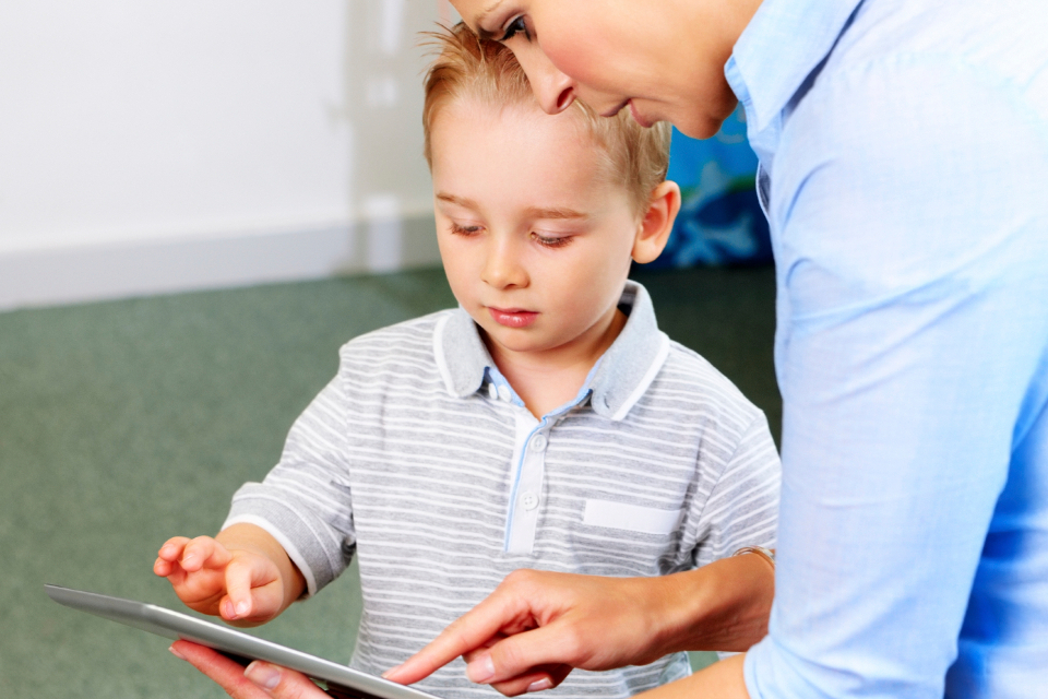 Handheld tablet computers to help improve children's therapy sessions ...