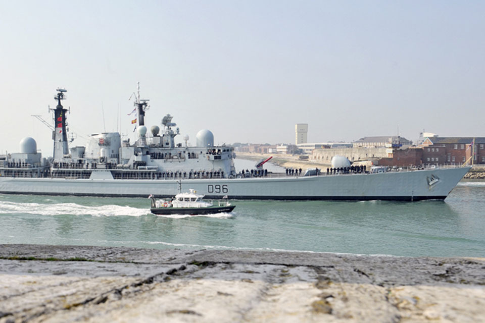 HMS Gloucester gets royal welcome home - GOV.UK