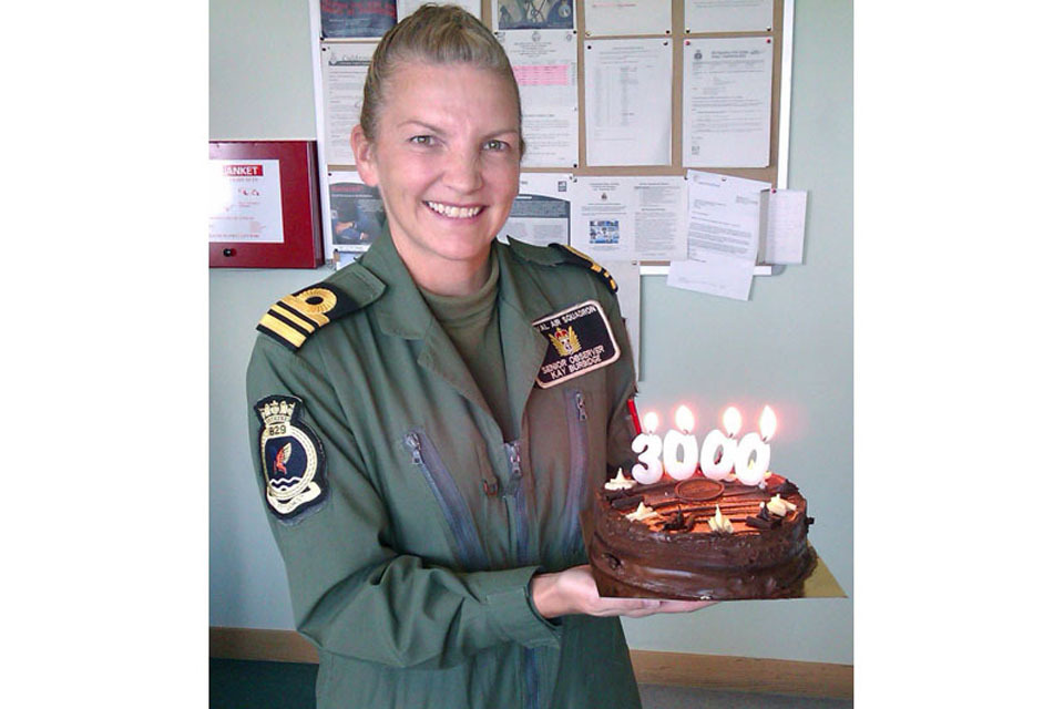 Navy's first female flier to 3,000 hours - GOV.UK