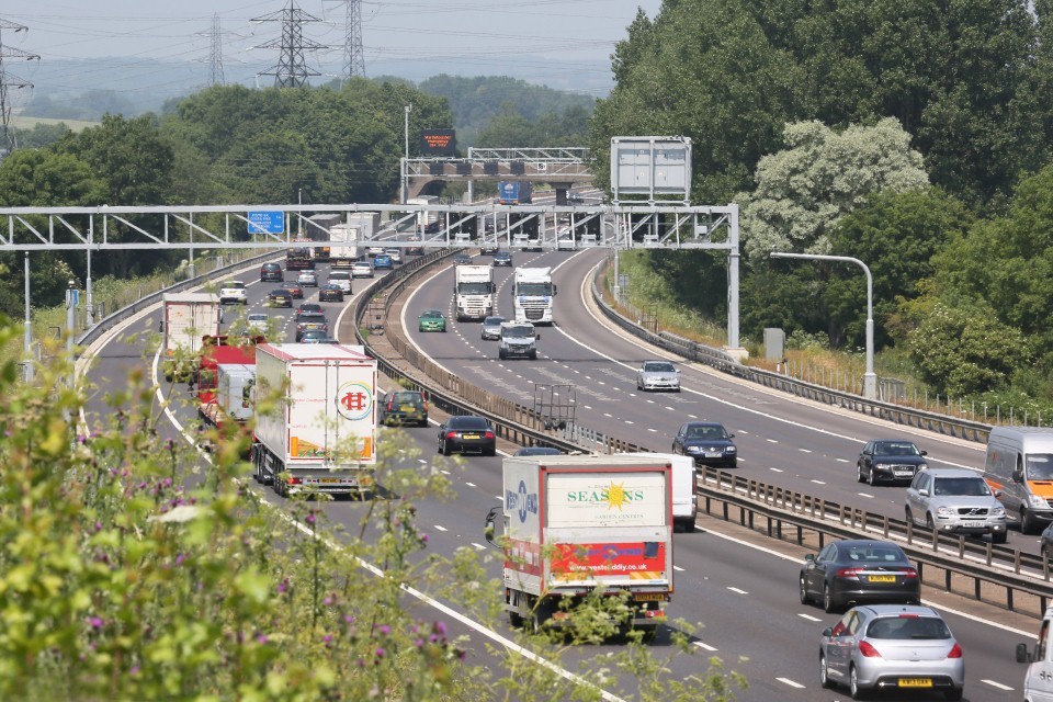 Highways England lifts roadworks to help drivers this Bank Holiday - GOV.UK