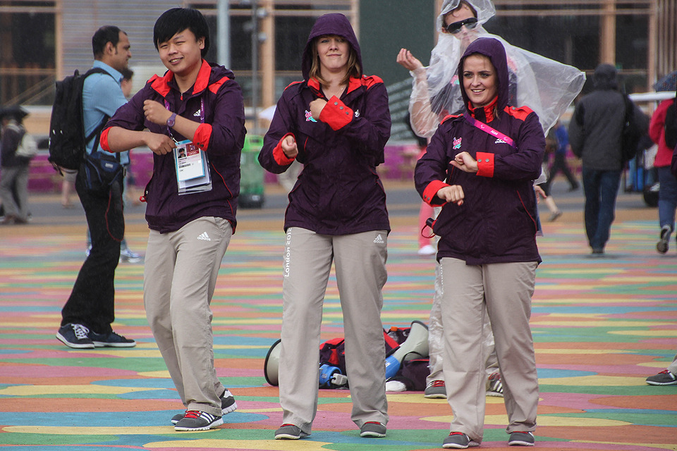 London 2012 volunteers win outstanding contribution award - GOV.UK