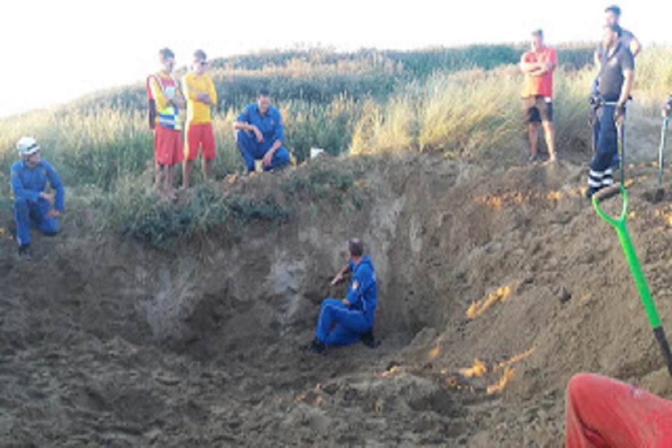 Sand hole digging dangers - GOV.UK