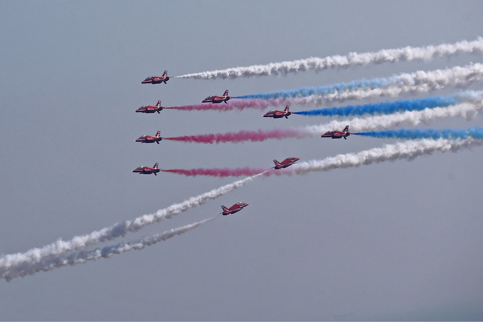 RAF Red Arrows perform spectacular finale to Chinese visit - GOV.UK