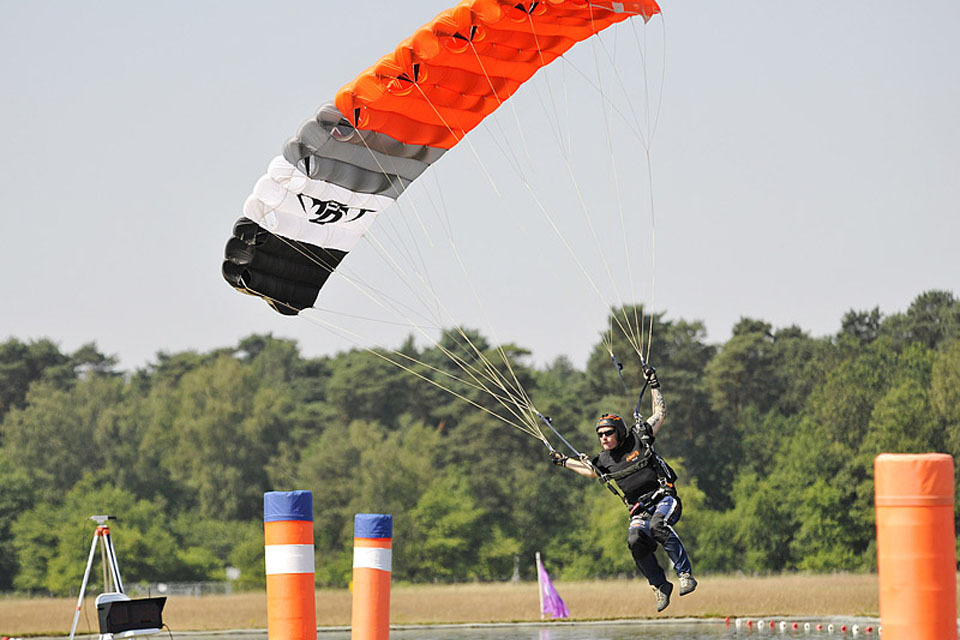 UK Armed Forces score highly at parachuting championships - GOV.UK