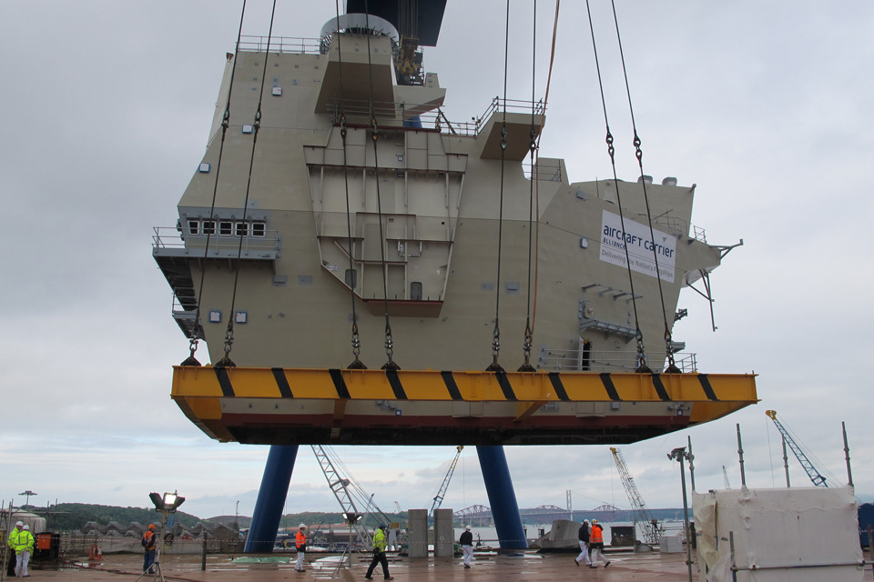 Aft island of Queen Elizabeth carrier in place - GOV.UK