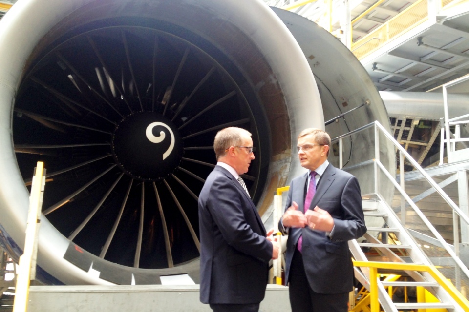 Welsh Secretary visits British Airways Maintenance Centre - GOV.UK