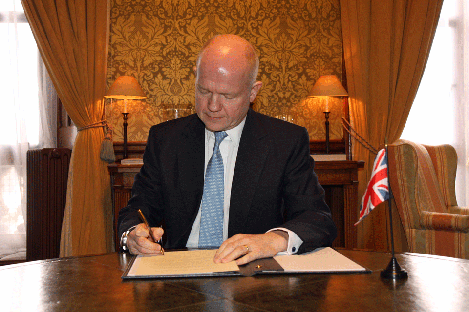Foreign Secretary welcomes UK ratification of the Arms Trade Treaty ...