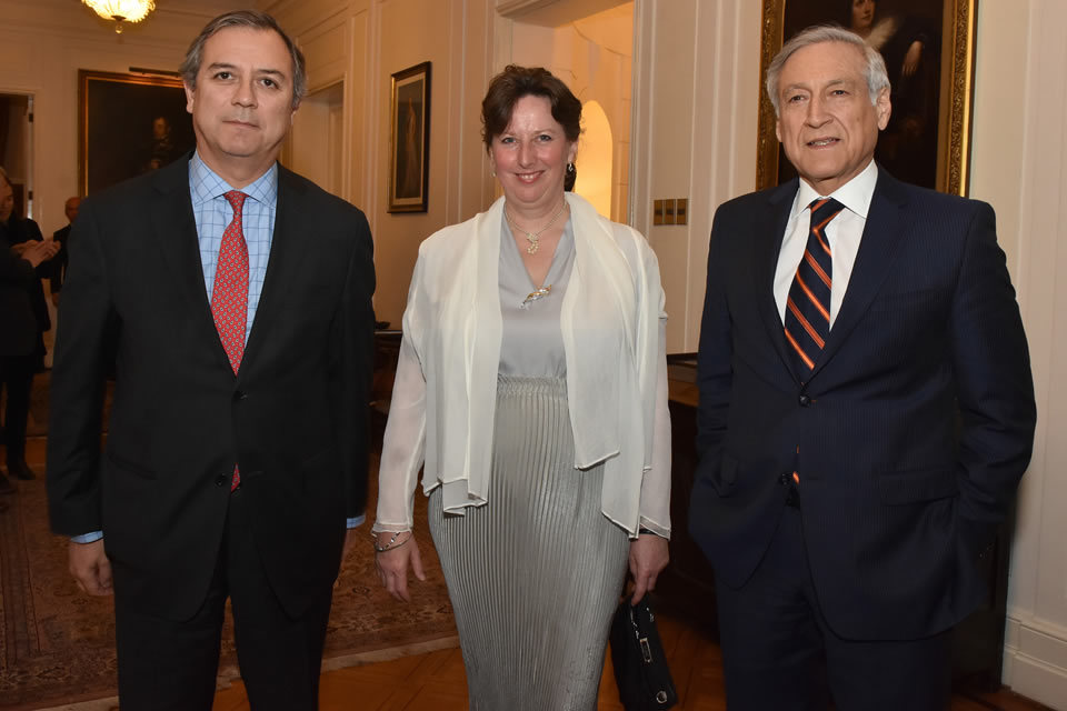 Centenary of rescue of Shackleton's crew celebrated in Chile - GOV.UK