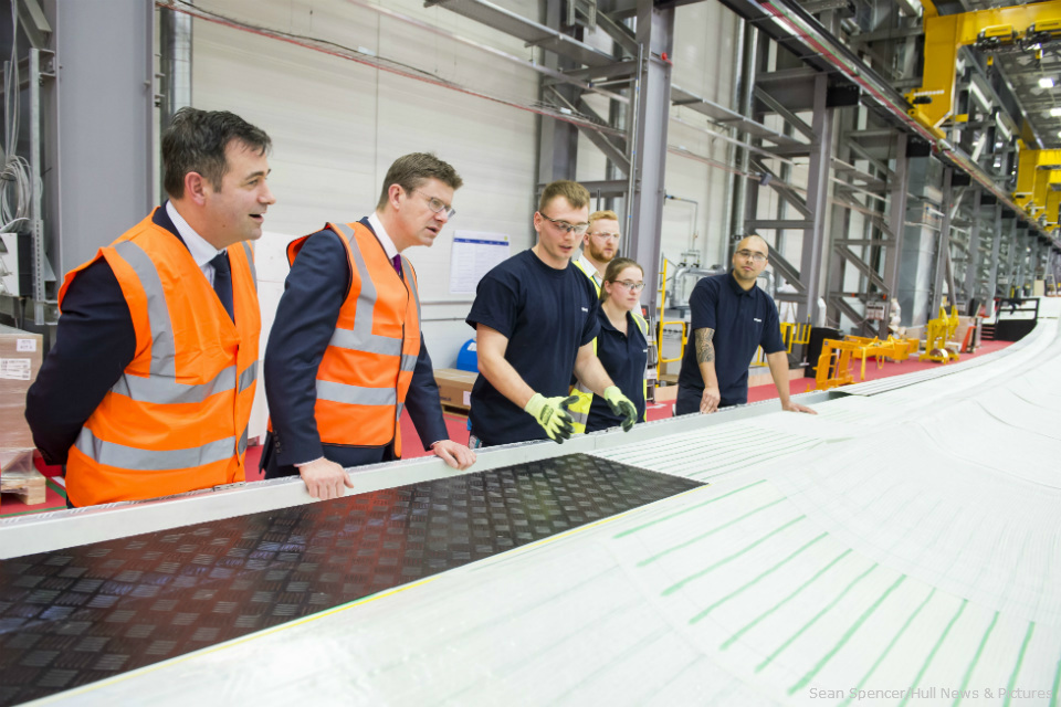 Energy Secretary opens new Siemens wind turbine blade factory in Hull ...