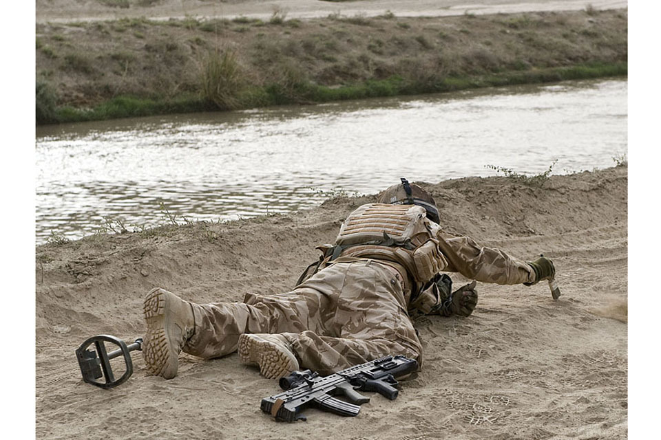 Record-breaking counter-IED operator awarded George Medal - GOV.UK