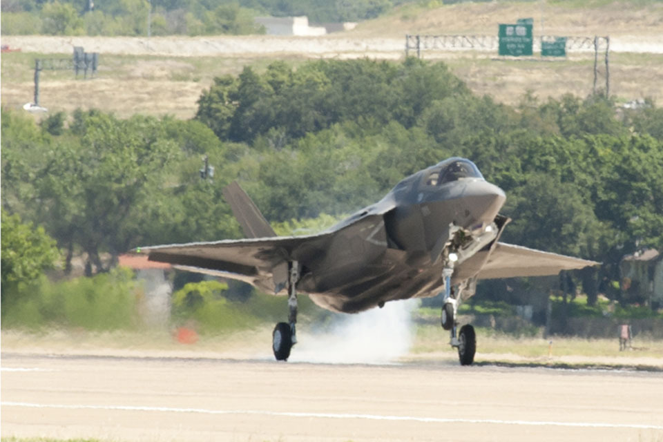 UK takes delivery of first Lightning II fighter jet - GOV.UK