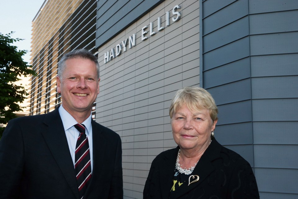 Gweinidog Swyddfa Cymru: “Mae Prifysgol Caerdydd yn arwain y ffordd ...