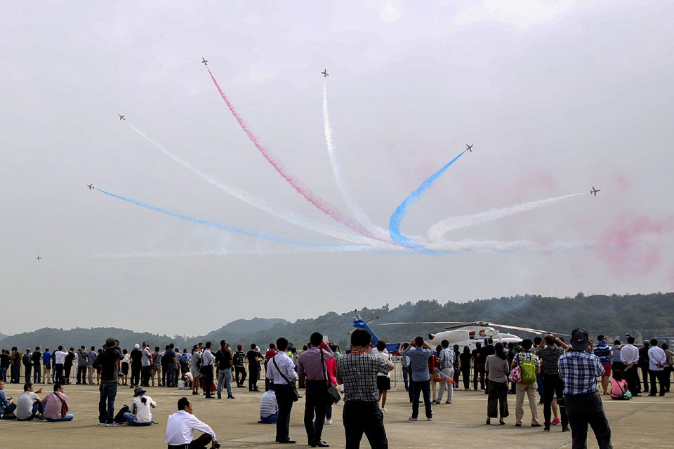 The Red Arrows perform first ever public display in China - GOV.UK