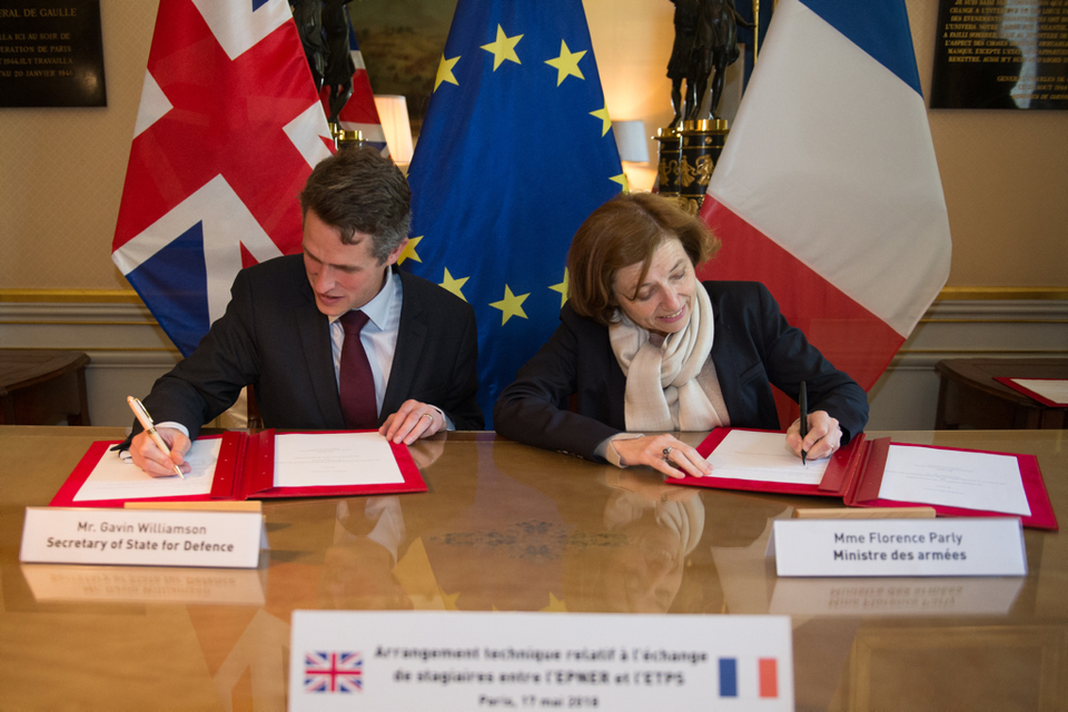 Britain and France Sign Agreement for Test Pilot Exchange - GOV.UK