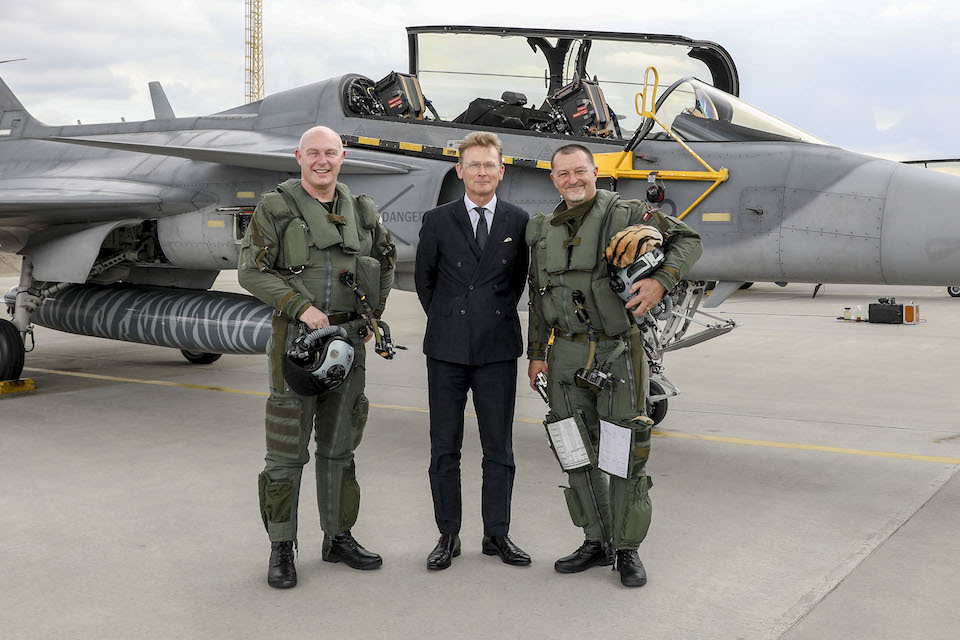 Generál RAF v českém gripenu - GOV.UK