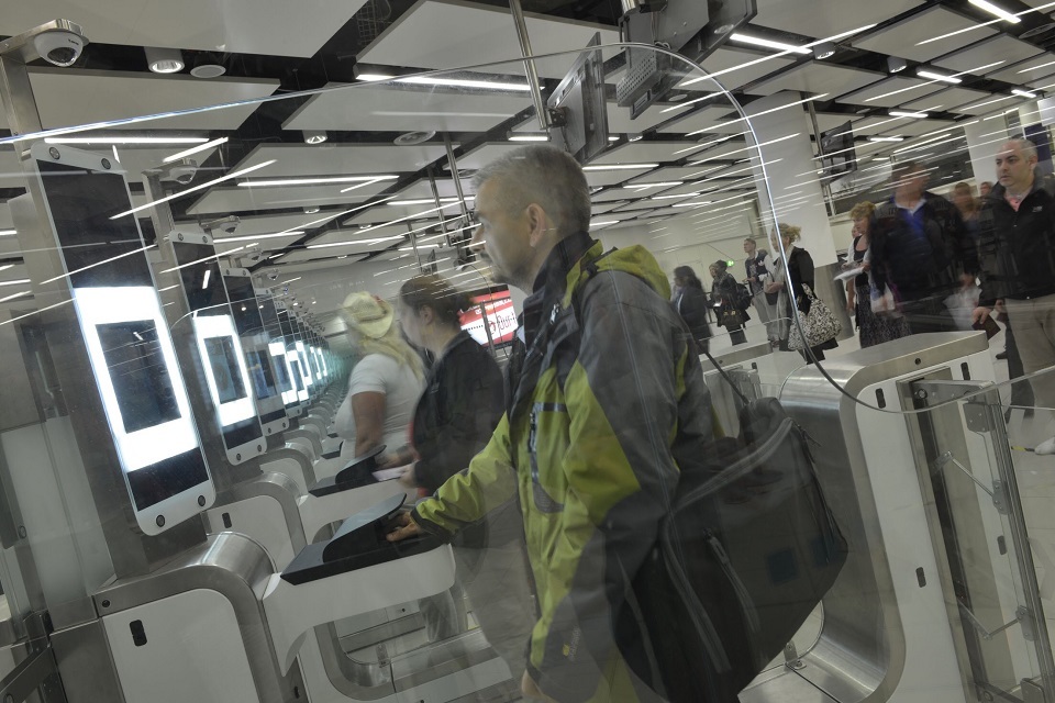 Canadian nationals can now use ePassport gates to enter the UK - GOV.UK