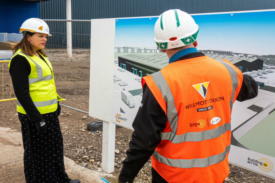 Minister hears from construction workers on immigration system - GOV.UK