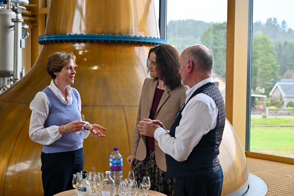Environment Secretary tours iconic Scottish industries - GOV.UK