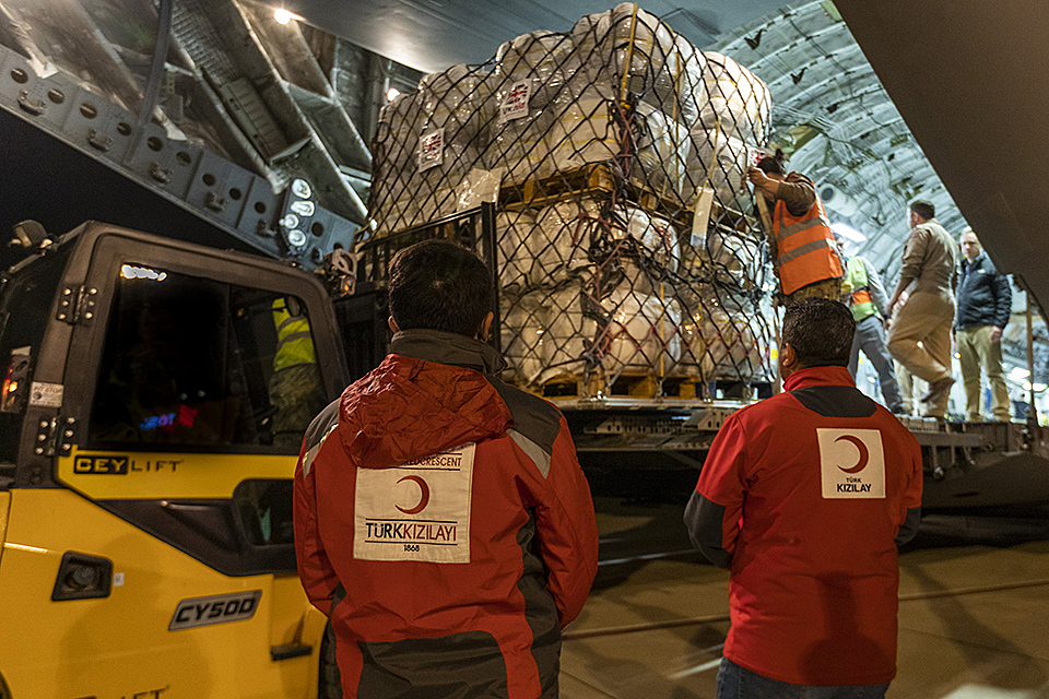 RAF delivers UK aid to Turkey for Syrians in crisis - GOV.UK