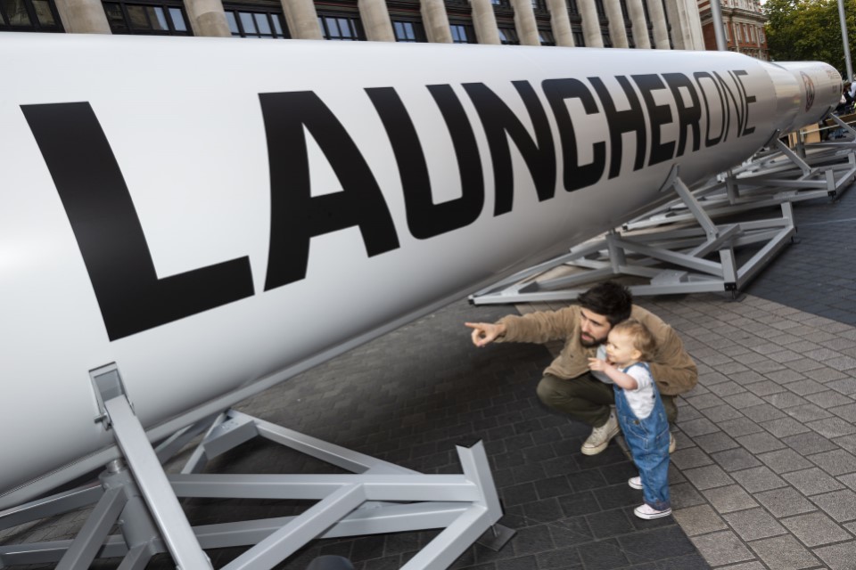 Life-size replica rocket lands in London - GOV.UK