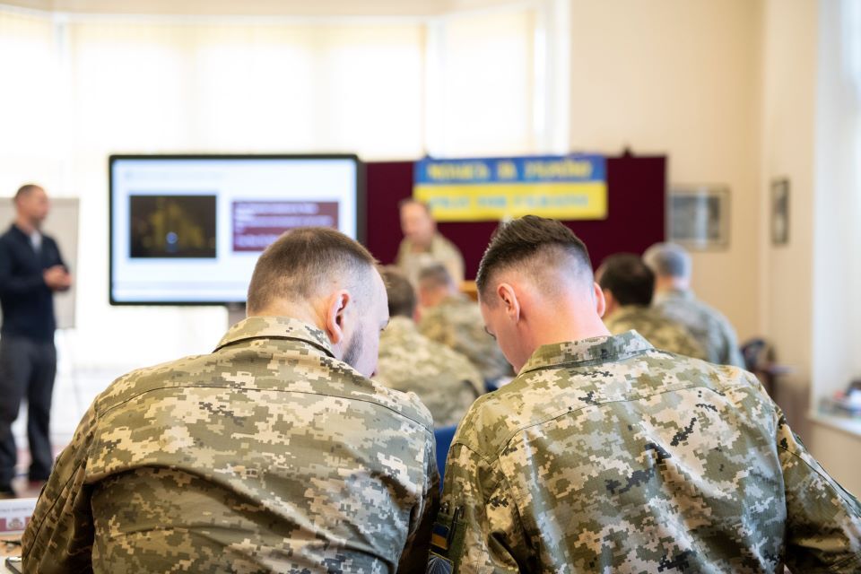 Українські військові капелани проходять підготовку в Британській армії ...