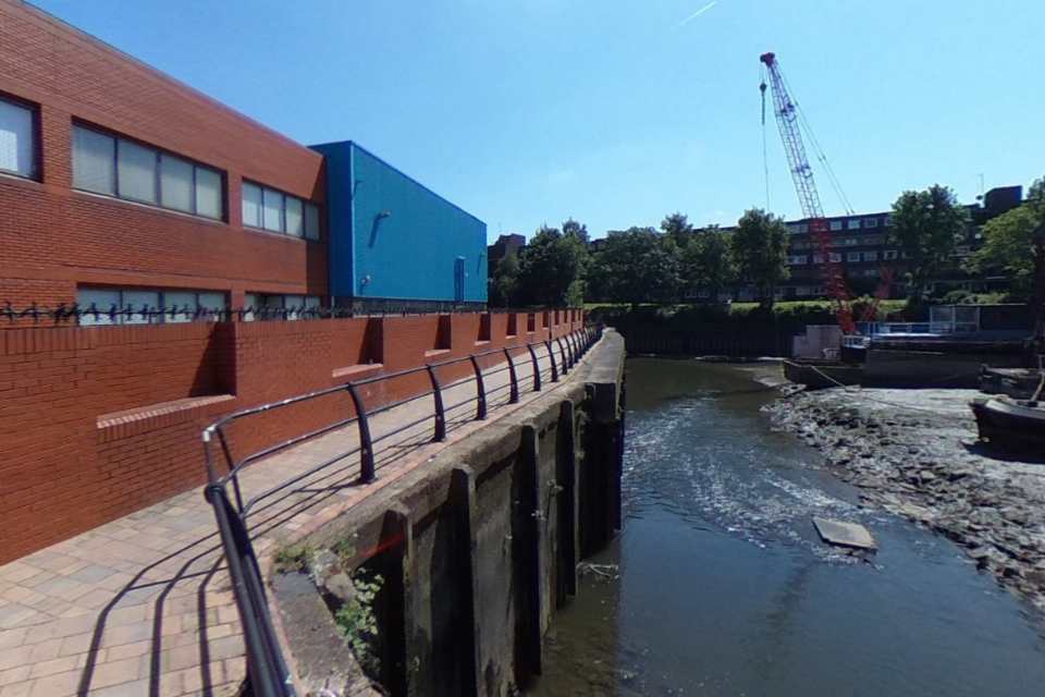 New river wall to provide flood defence - GOV.UK