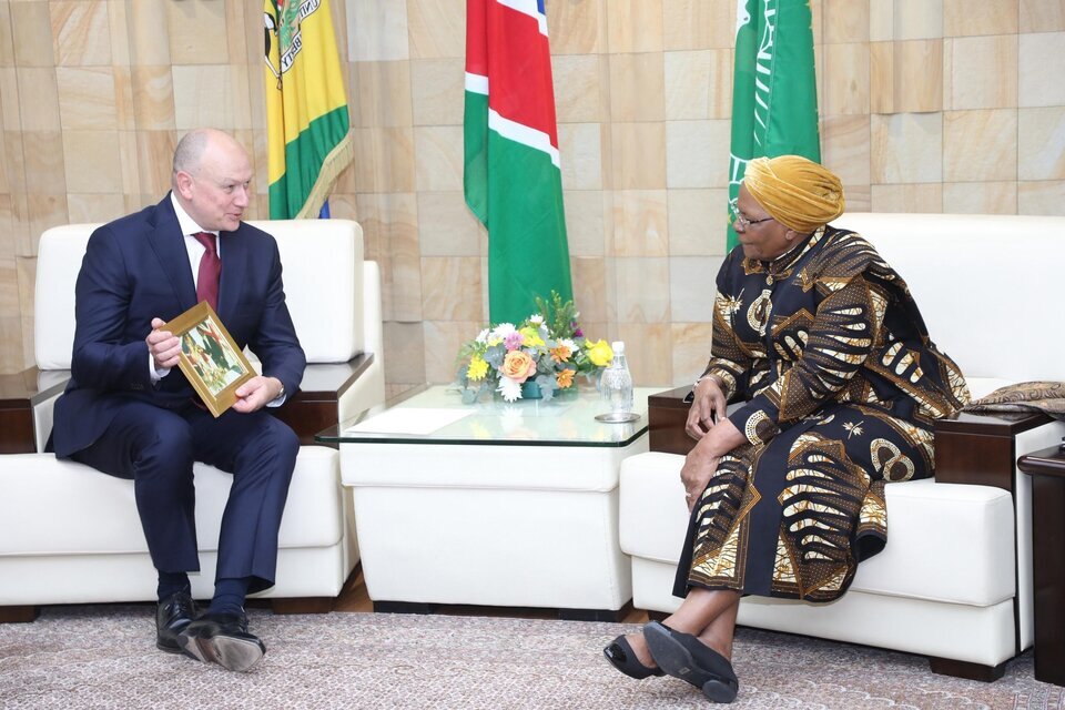 British High Commissioner presents credentials to the President - GOV.UK