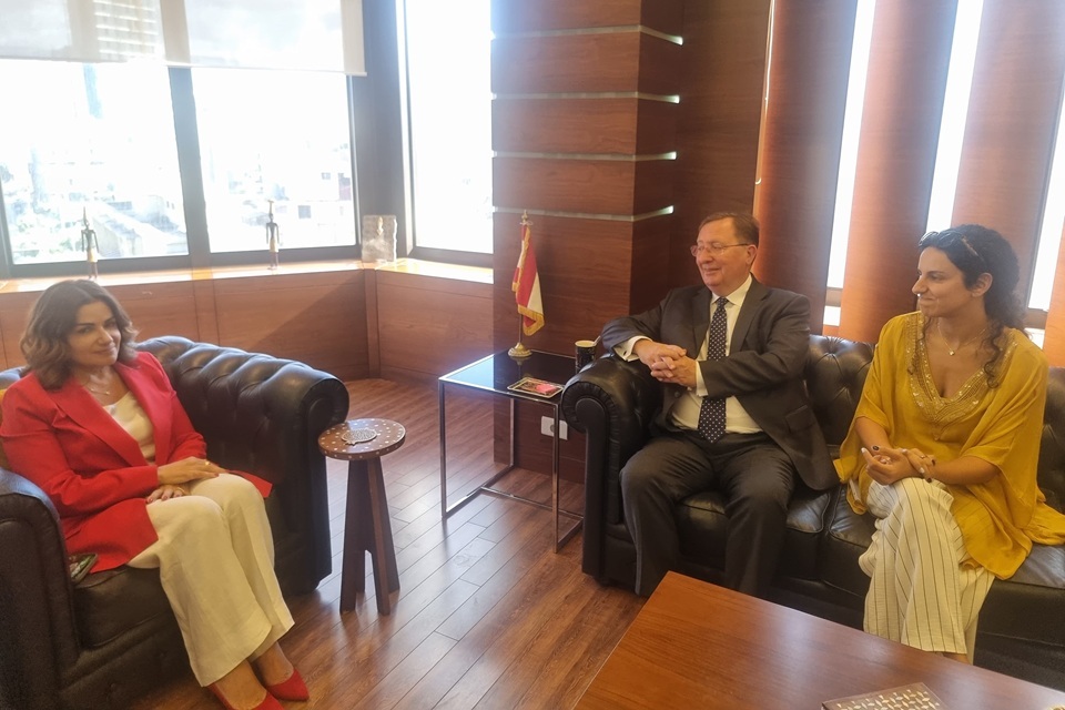 كاول يلتقي وزيرة الشؤون ويؤكد التزام المملكة المتحدة بدعم الحماية ...